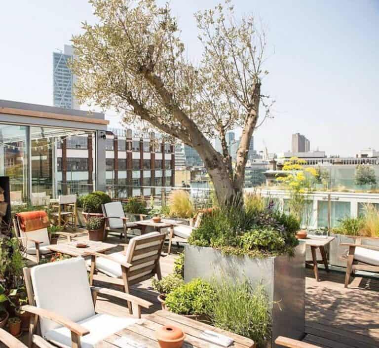 8 Best Rooftop Bars in Shoreditch, London 2022 - Red Rooster London